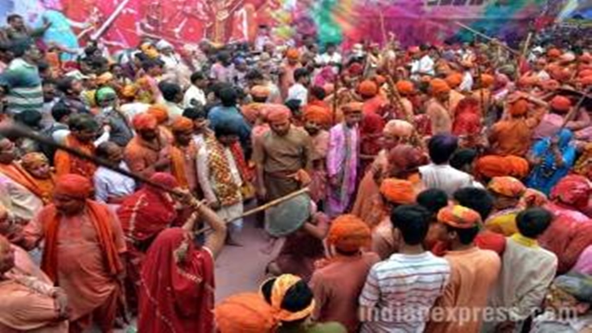 ब्रज में डेढ़-दो महीने तक खेली जाती है होली-Holi is played in Braj for ...