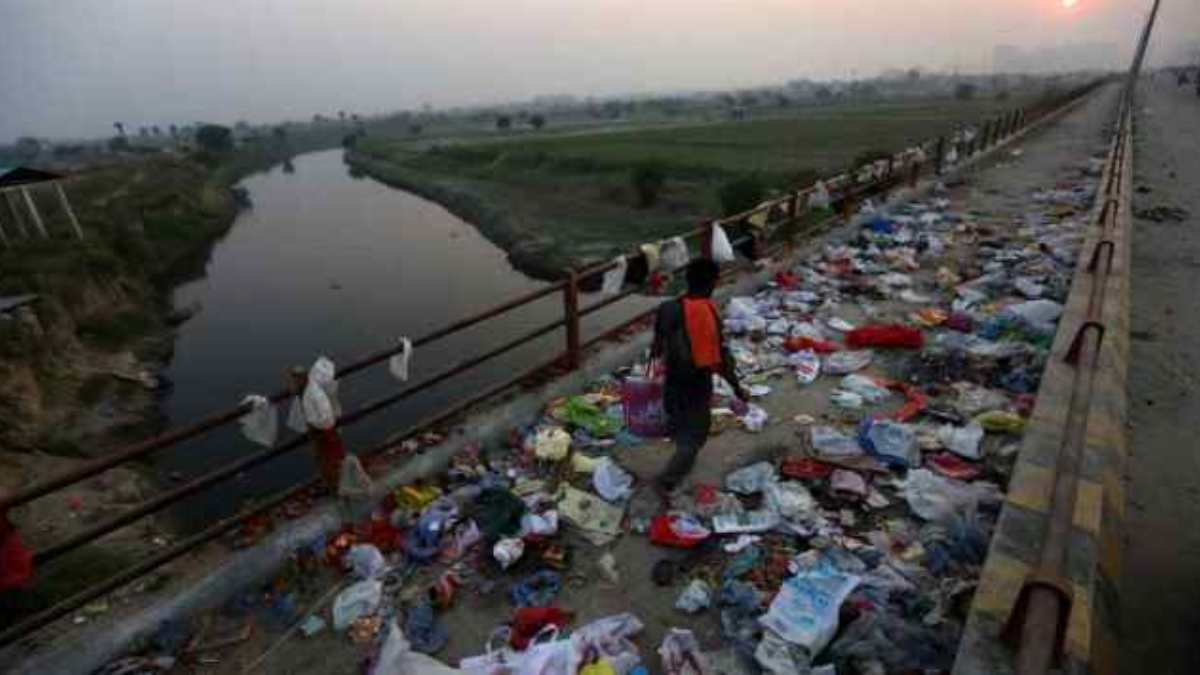NGT raps UP over Hindon River pollution | 'एक्शन प्लान केवल कागजों पर, जमीन पर कुछ नहीं', NGT ने ...