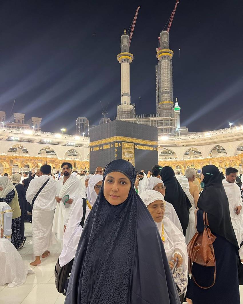 Hina Khan trolled for wearing bold dress after Mecca return in sacred month of Ramazan - लेटेस्ट ...