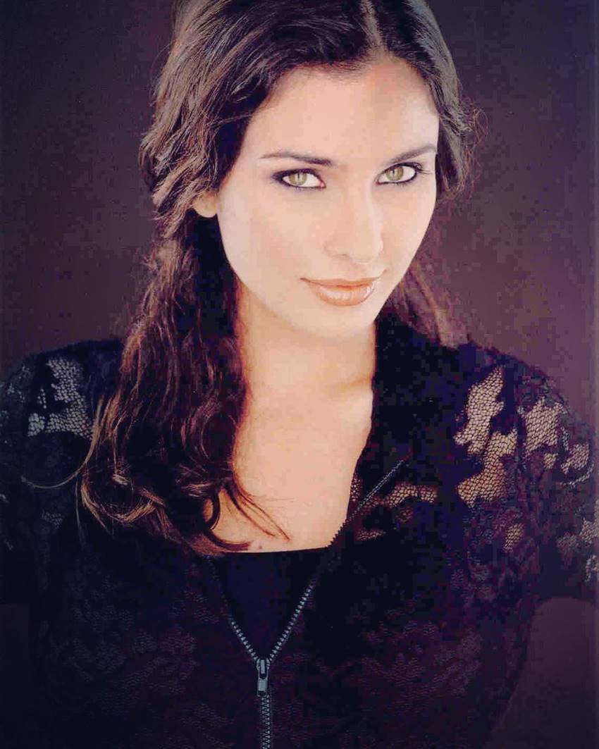 Lisa Ray Birthday: From Her Bold Roles to Battling Cancer - 'कसूर' में ...