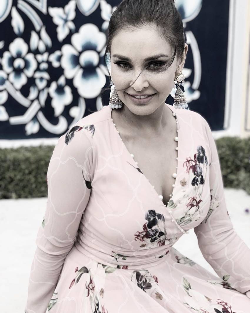 Lisa Ray Birthday: From Her Bold Roles to Battling Cancer - 'कसूर' में ...