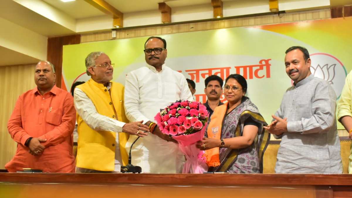 UP Nikay Chunav 2023 samajwadi party shahjahanpur mayor candidate ...