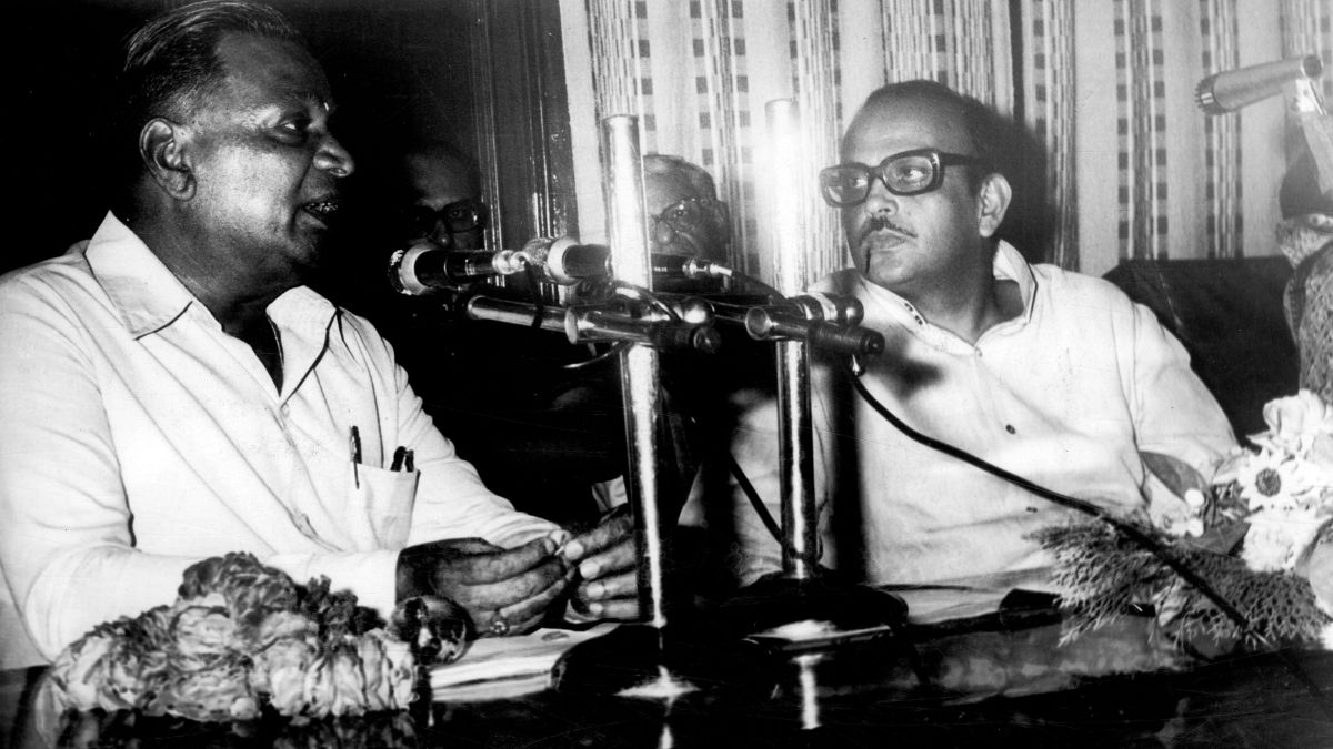 when VP Singh was the UP CM there was a fierce encounter - यूपी में जब ...