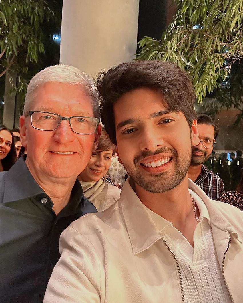 Apple Store launch in Mumbai: Tim Cook eats Vada pav with Madhuri Dixit ...
