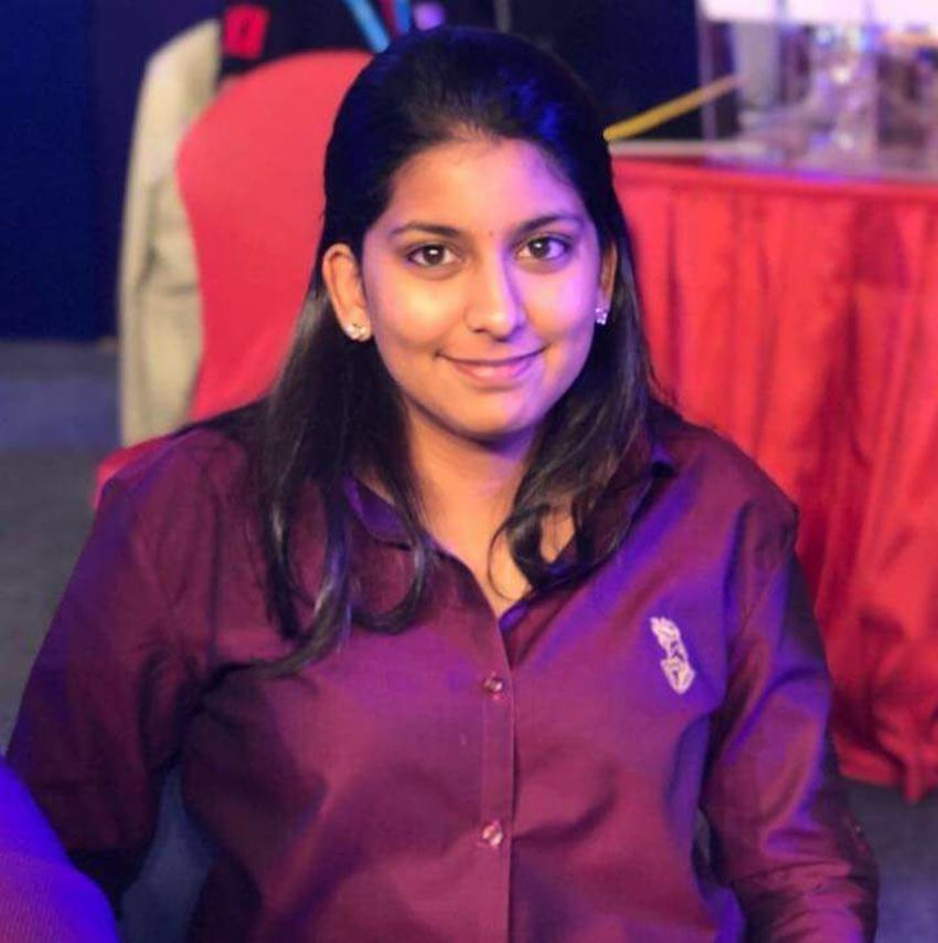 Jhanvi Mehta looks beautiful like her mother Juhi Chawla, keeps ...