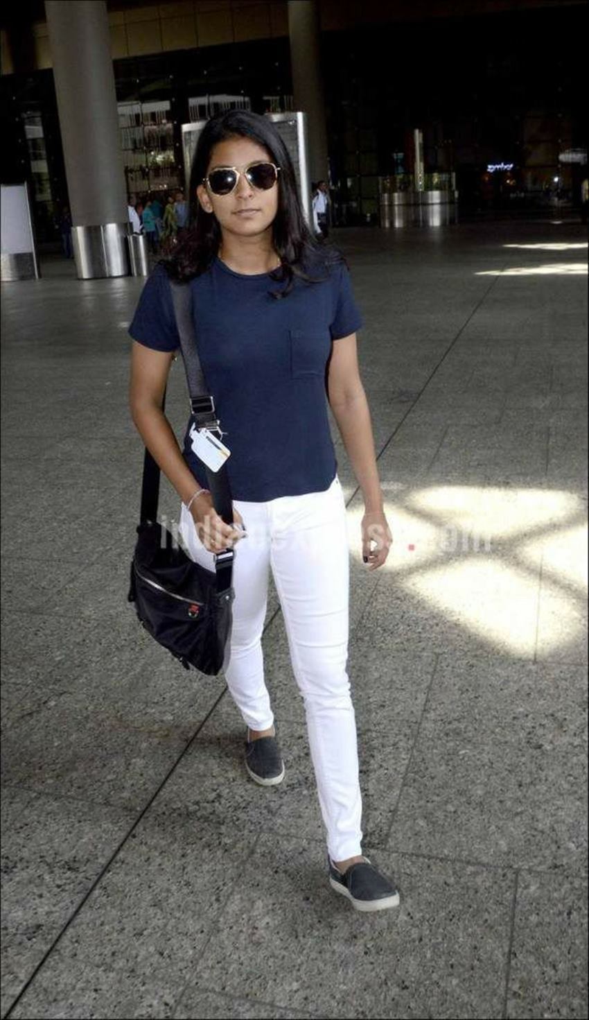 Jhanvi Mehta looks beautiful like her mother Juhi Chawla, keeps ...