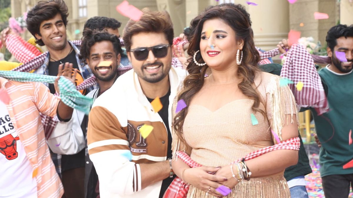 Bhojpuri Actress Monalisa Husband Vikrant Singh Rajput Romantic With ...