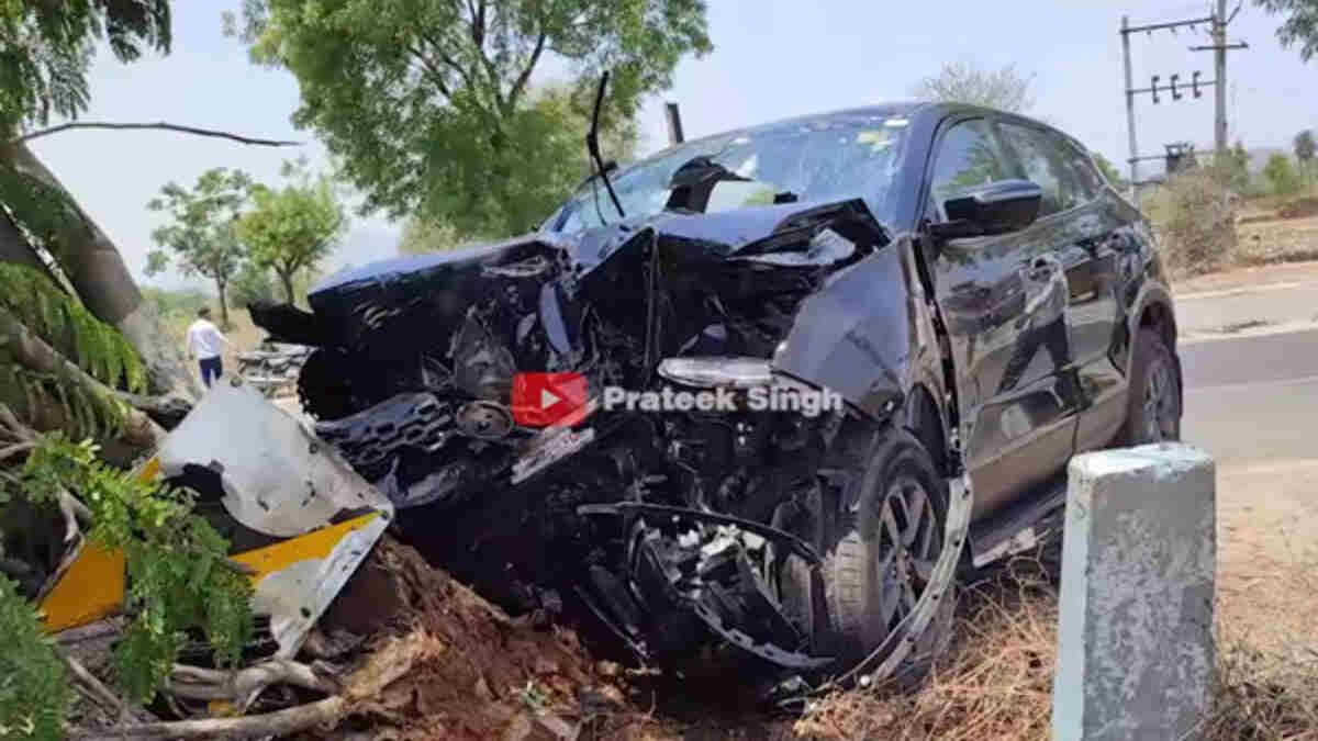 Tata Harrier accident at 130 KMPH speed safety and build quality saved ...