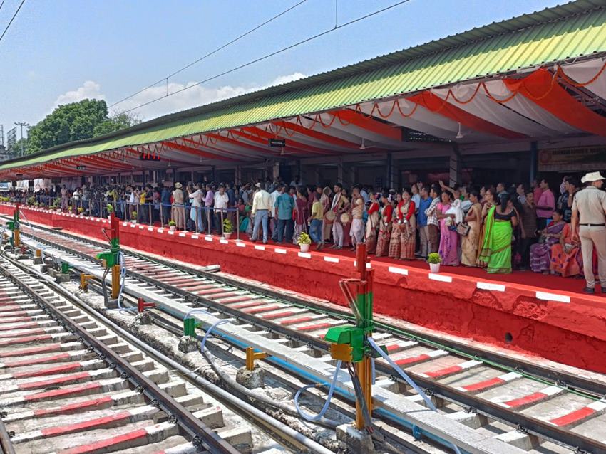 PM Modi flags off Assam's first Vande Bharat Express connecting Guwahati to West Bengal's New ...