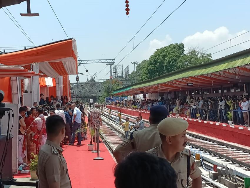 PM Modi flags off Assam's first Vande Bharat Express connecting Guwahati to West Bengal's New ...
