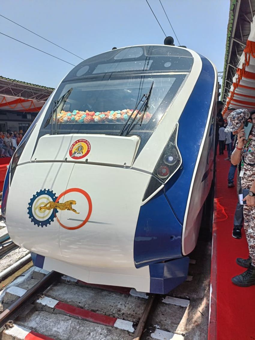PM Modi flags off Assam's first Vande Bharat Express connecting Guwahati to West Bengal's New ...