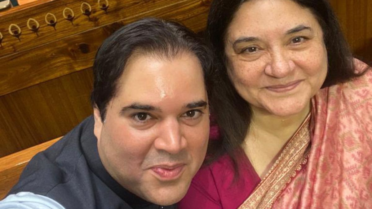 Varun Gandhi selfie with mother maneka gandhi session at new Parliament ...