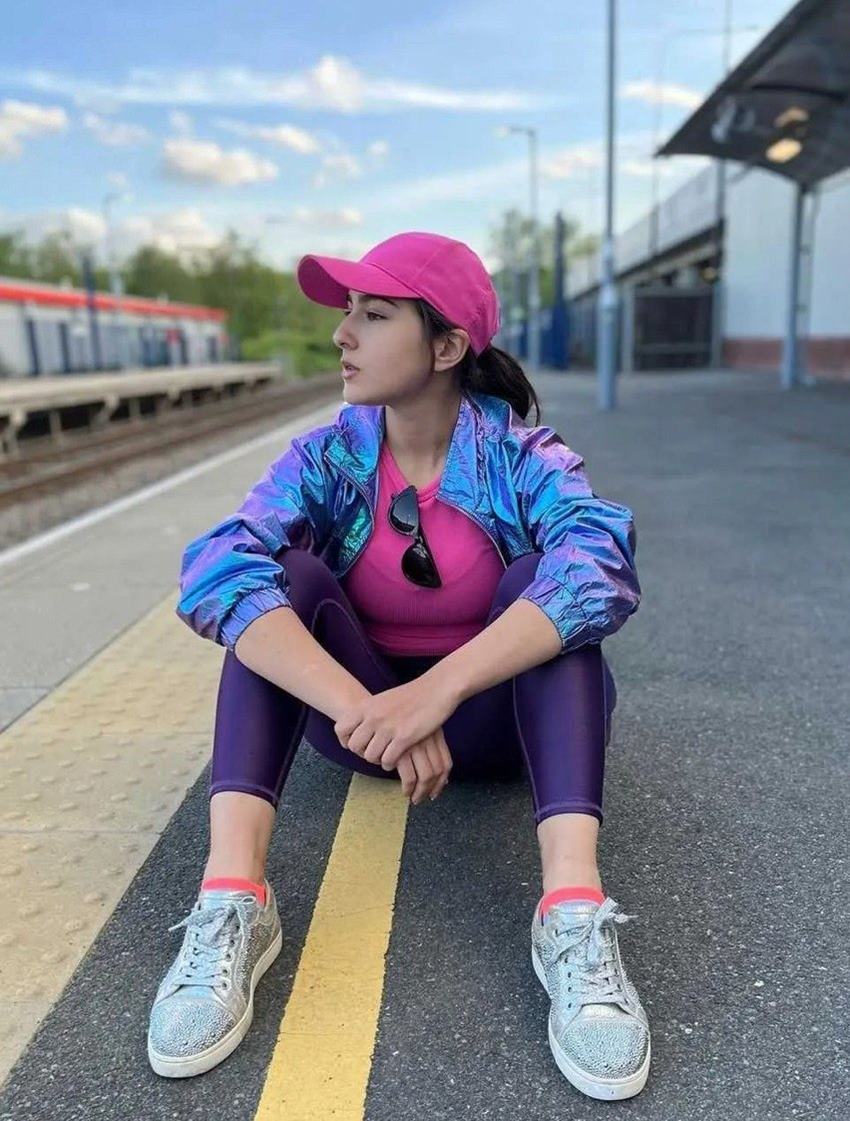 Sara Ali Khan calls herself stingy, says she refuses to spend Rs 400 for roaming while in Abu ...