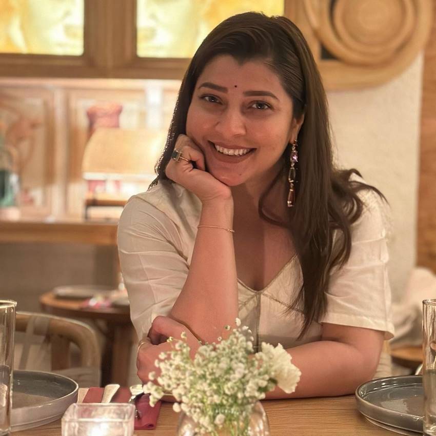 Marathi actress Tejaswini Pandit acted as Surpanakha in Prabhas and ...