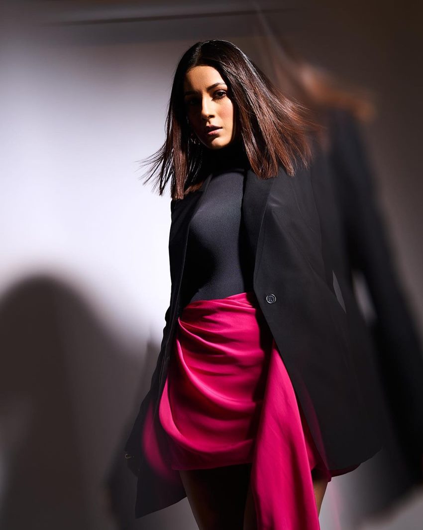 Shehnaaz Gill shares glamorous look in Pink skirt, Black top and Blazer ...
