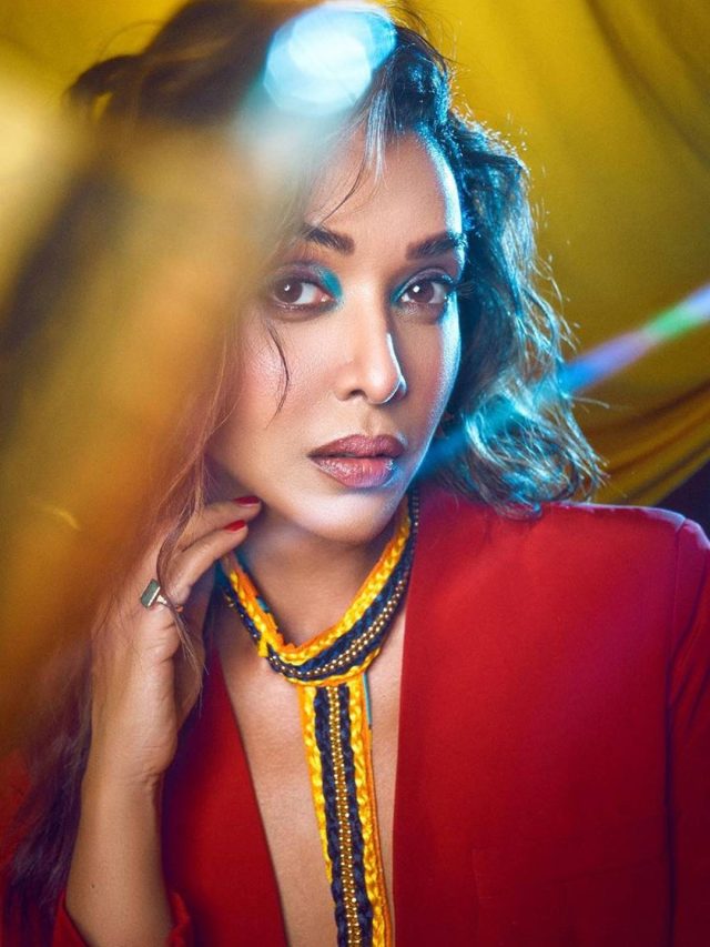 रेड डिजाइनर आउटफिट में अनुप्रिया गोयनका ने बिखेरा जलवा