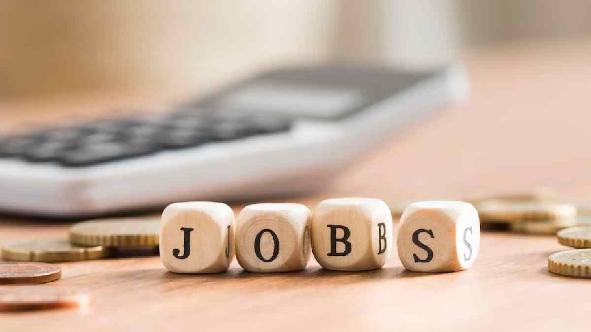 नौकरी पाने में आ रही है किसी न किसी तरह की रुकावट, तो आज ही अपनाएं ये ...