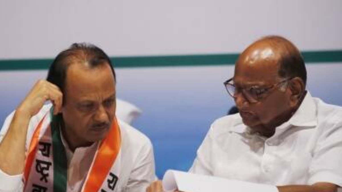 NCP पर कब्जे की कानूनी जंग शुरू, अजित पवार सहित 9 MLAs को अयोग्य करने की मांग, EC को भी भेजा ...