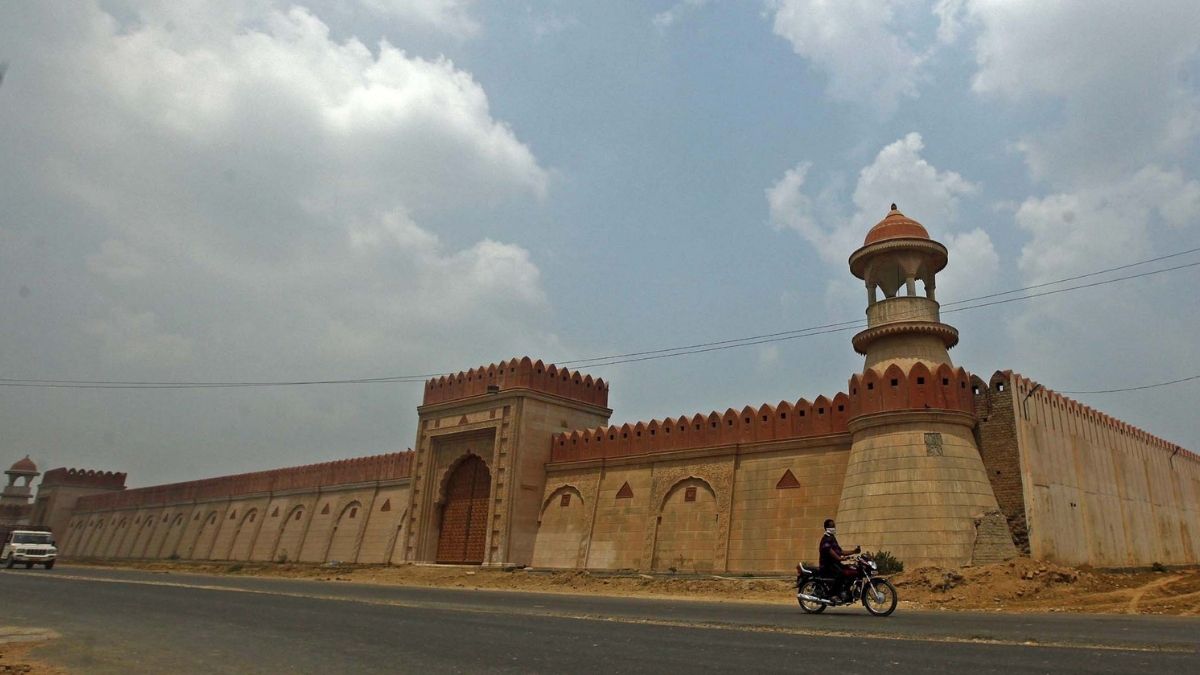 Who is the Haryana MLA Gopal Kanda acquitted in air hostess suicide ...