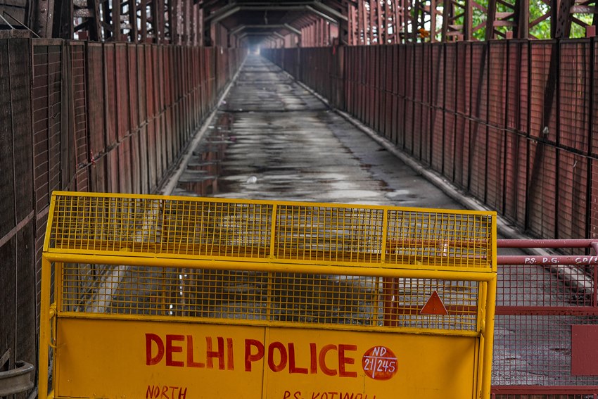 150 year old Delhi Yamuna bridge 'Loha Pul' first opened in 1866 ...