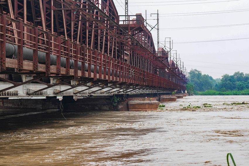 150 year old Delhi Yamuna bridge 'Loha Pul' first opened in 1866 ...