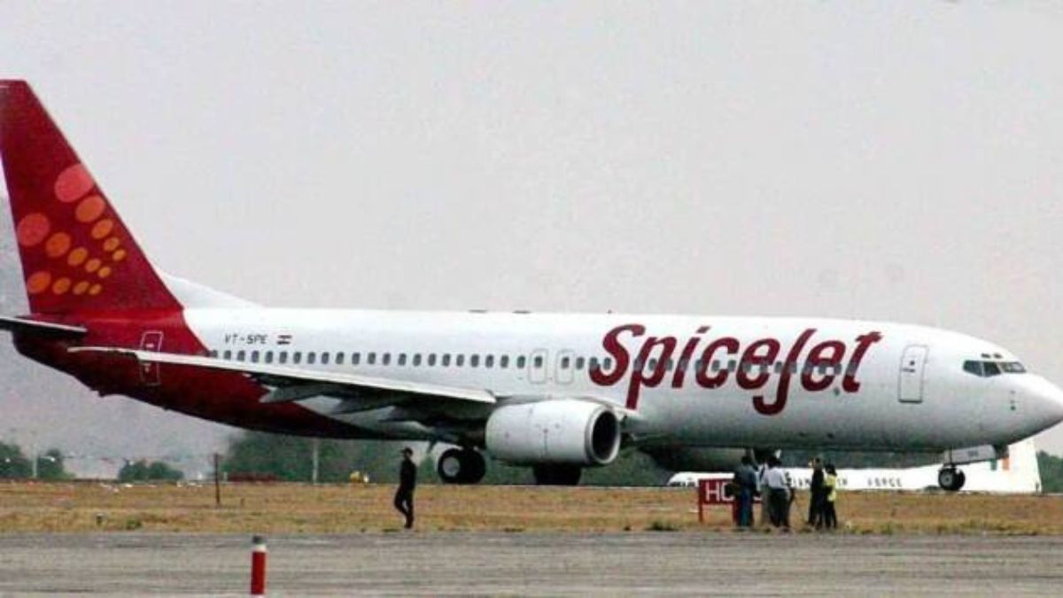 SpiceJet aircraft catches fire at Delhi airport during engine ...