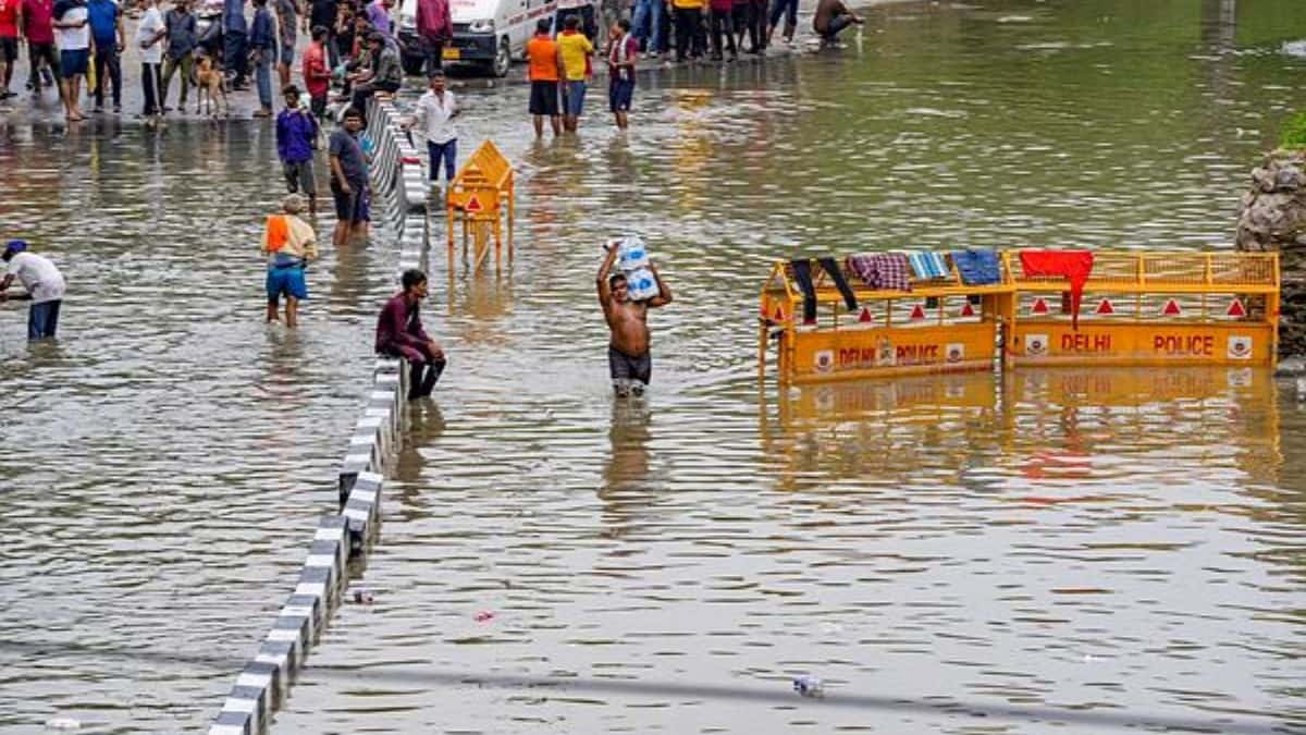 delhi flood update army ndrf teams deployed yamuna water level- Delhi Flood: दिल्ली में फिर शुरू ...