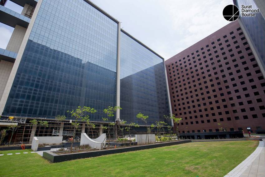Worlds largest Office Building in Gujarat, See inside photos of Surat ...