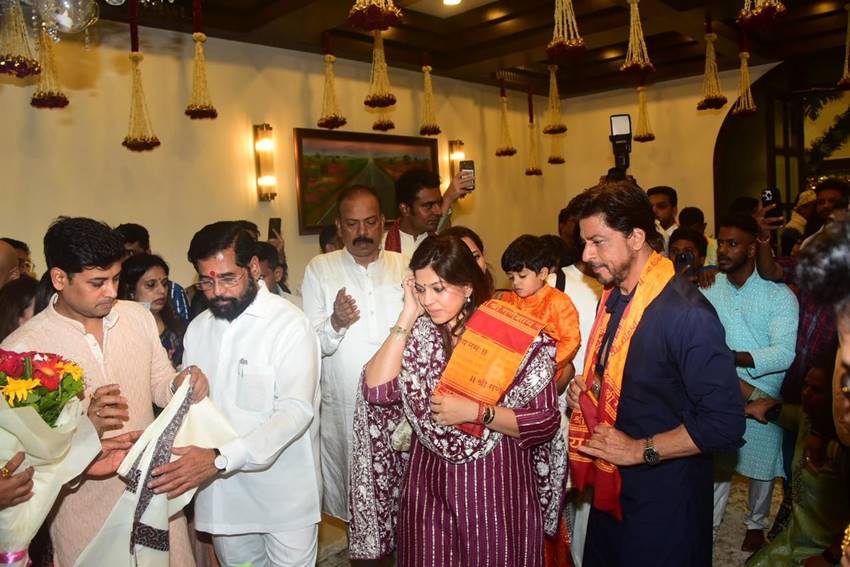 Shahrukh Khan reached Maharashtra CM Eknath Shinde with his Secretary ...