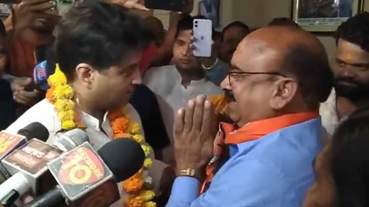 'अब जीवन में कभी साथ नहीं छोडूंगा महाराज', रोते हुए सिंधिया के पास पहुंचे कांग्रेसी, भाजपा में ...