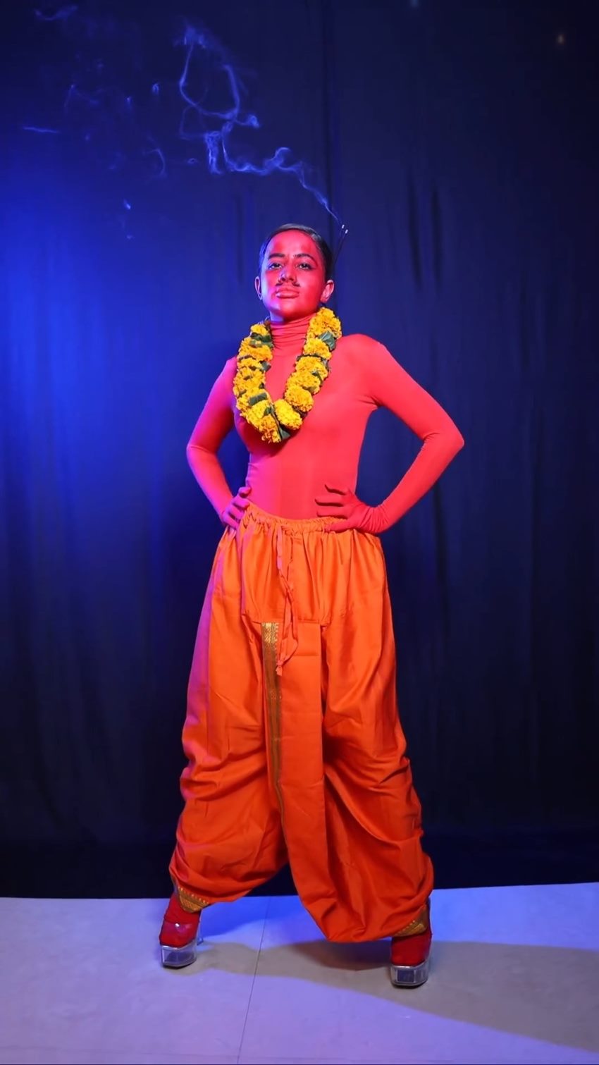 राजपाल यादव बनी उर्फी जावेद, मूंछें लगाकर किया छोटा पंडित का कैरेक्टर ...