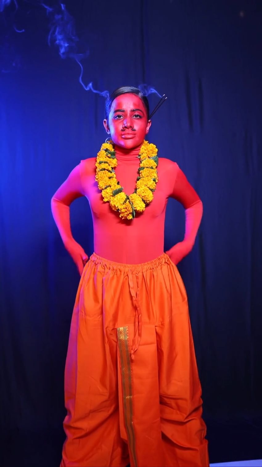 राजपाल यादव बनी उर्फी जावेद, मूंछें लगाकर किया छोटा पंडित का कैरेक्टर ...