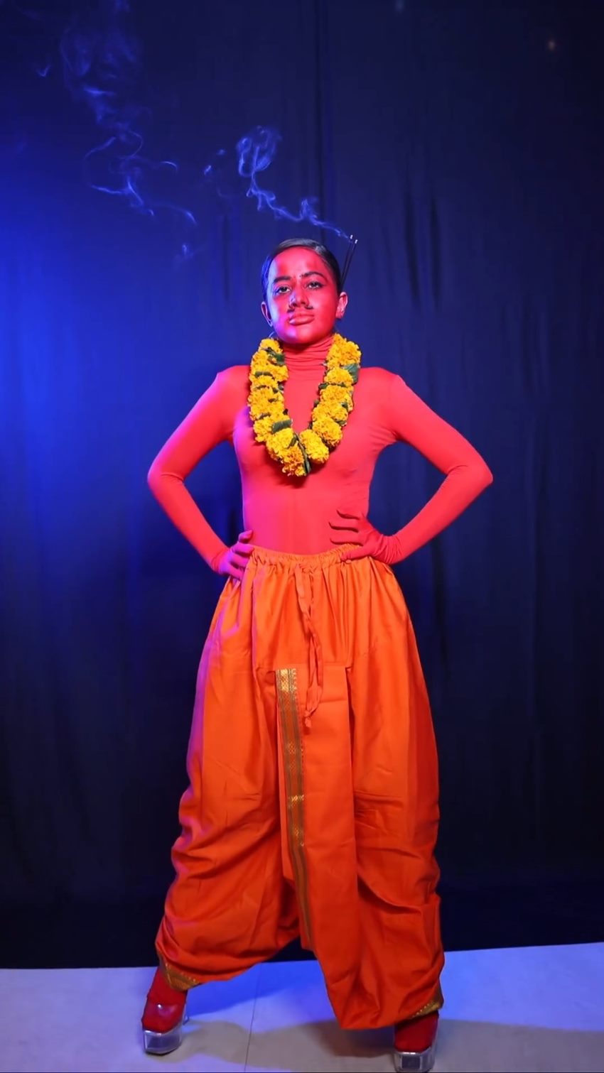 राजपाल यादव बनी उर्फी जावेद, मूंछें लगाकर किया छोटा पंडित का कैरेक्टर ...