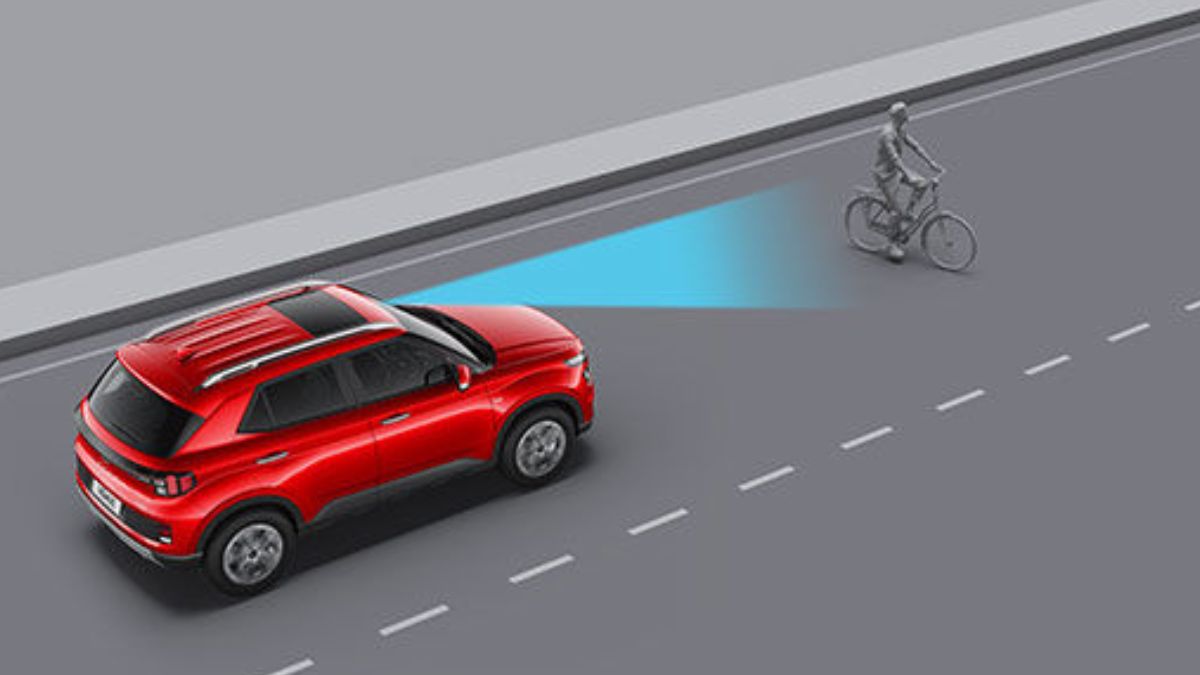 क्या सभी भारतीय पैसेंजर कारों में अनिवार्य हो जाएगा ADAS ? जानें क्या ...