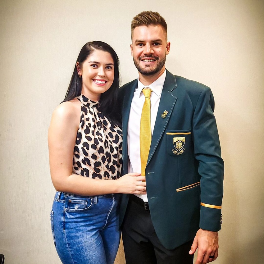 World Cup: मैदान पर कहर मचाता है यह क्रिकेटर, पत्नी शराब चखकर कमाती है ...