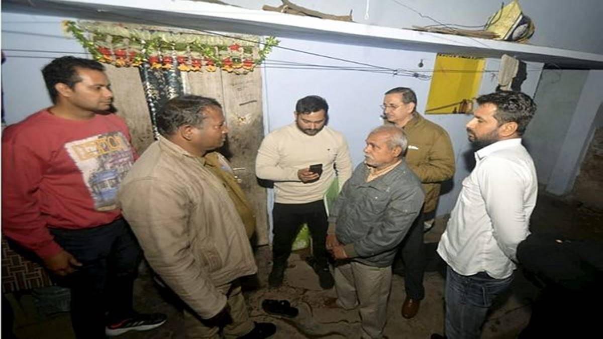 Parliament Security Breach: आरोपियों के फोन के जले हुए टुकड़े बरामद ...