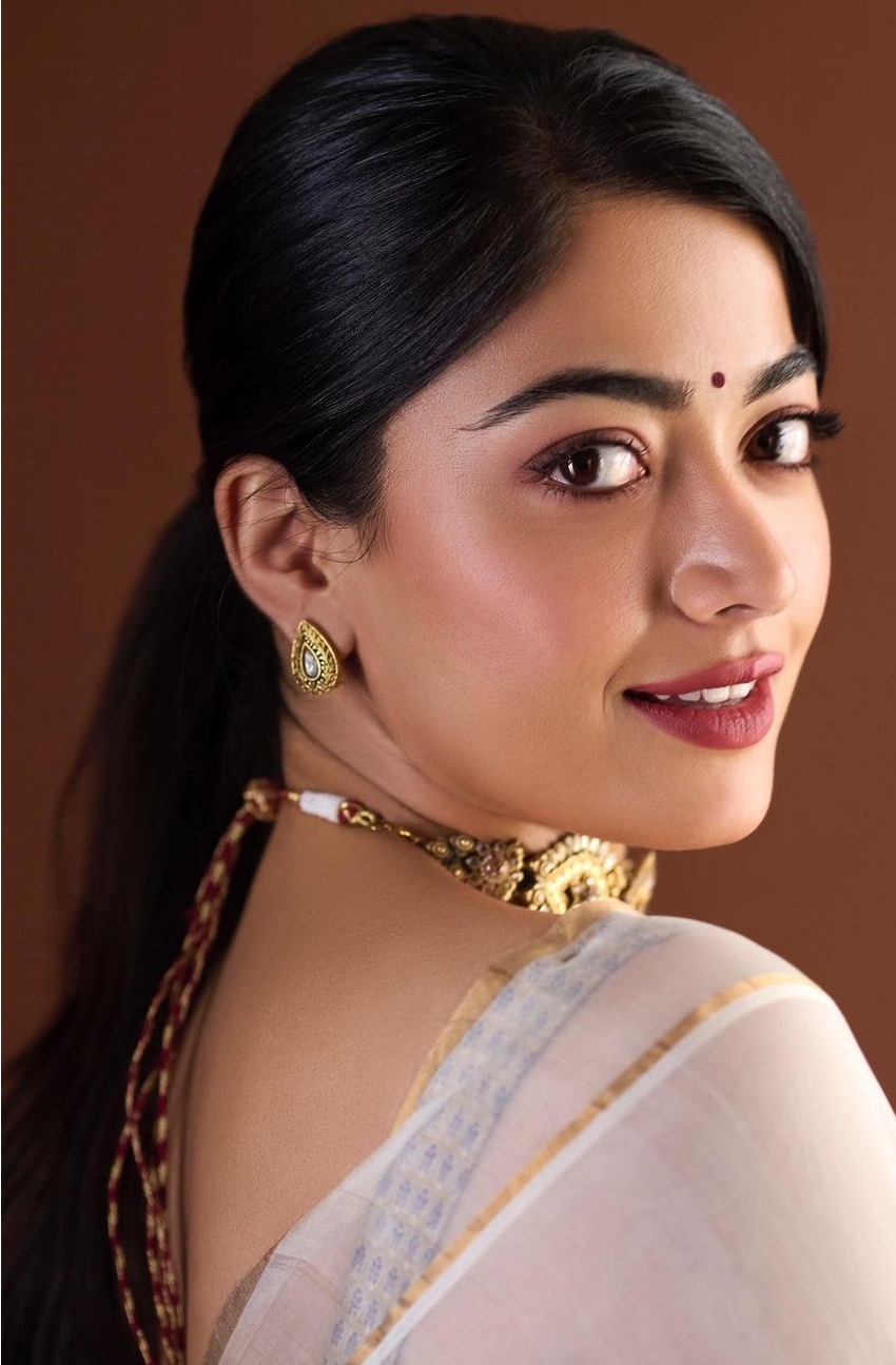 रश्मिका मंदाना ने साड़ी में लूटी महफिल, देसी अंदाज में फैंस का चुराया ...