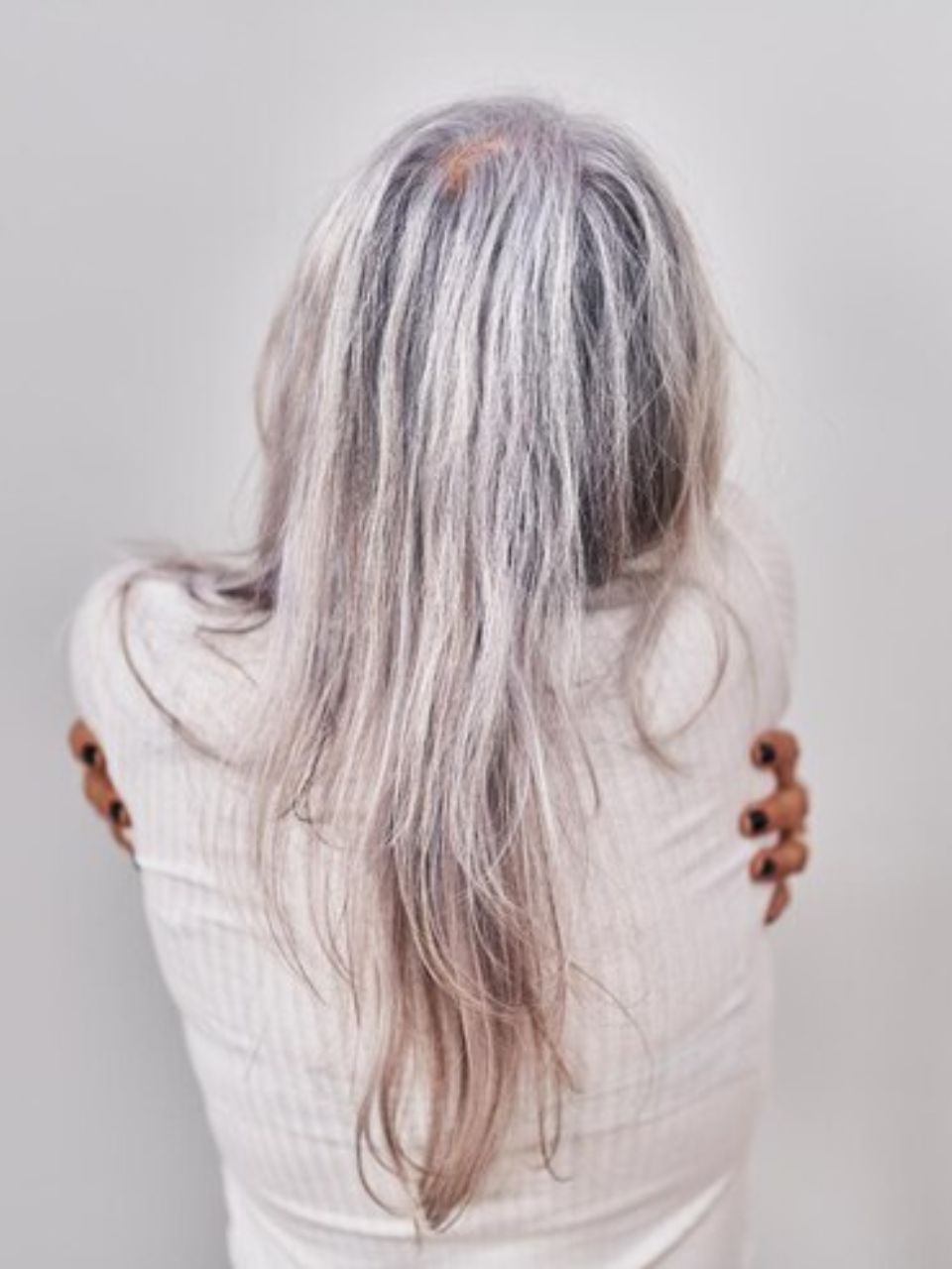 Does plucking white hair causes more white to grow