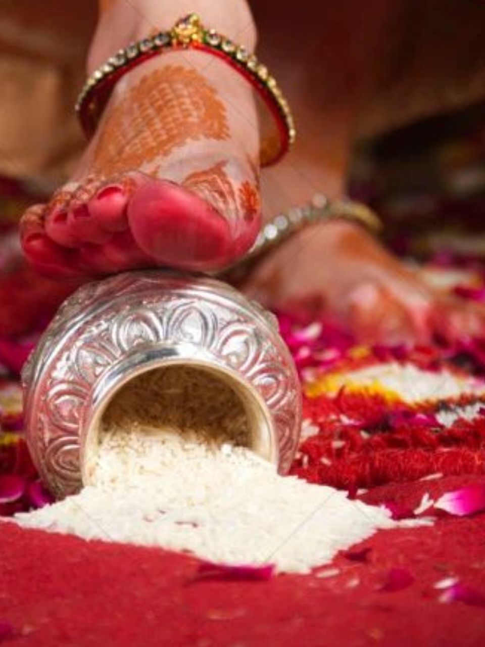 know the significance of kalash with rice during bride grah pravesh