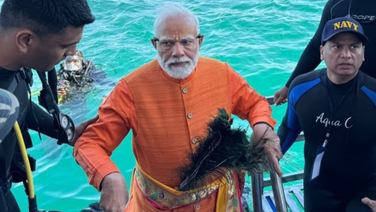 pm narendra modi visited dwarka prayed lord krishna scuba diving went ...