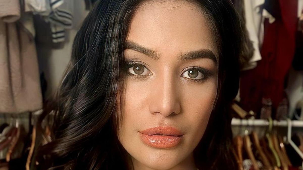 Poonam Pandey Death News Actress Alive Shared Live Video Says it Was ...