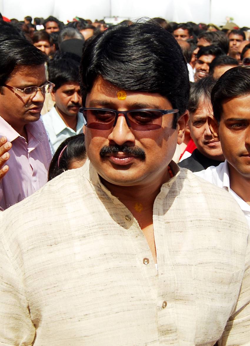 Raja Bhaiya Net Worth: करोड़ों का सोना और घर में हैं 6 बंदूकें, राजा ...