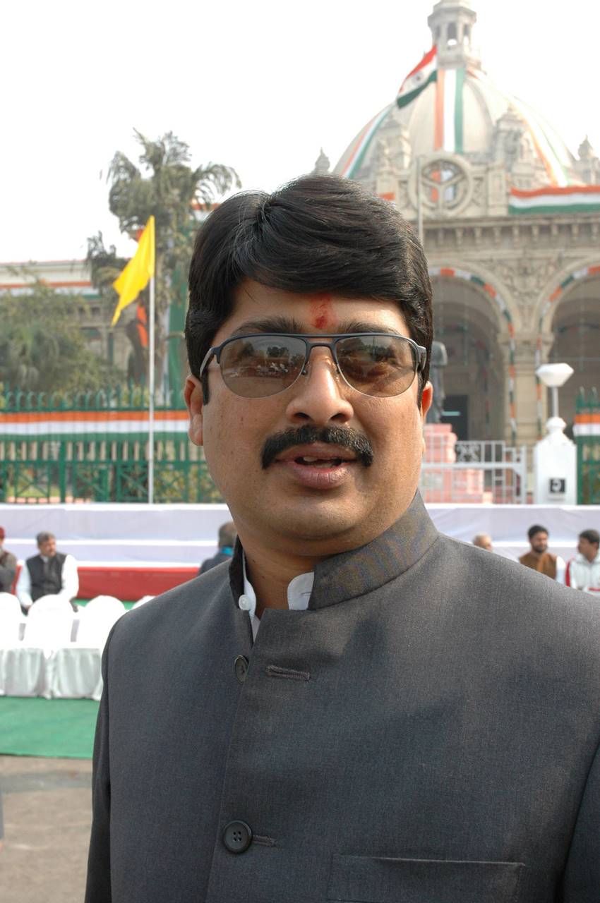 Raja Bhaiya Net Worth: करोड़ों का सोना और घर में हैं 6 बंदूकें, राजा ...