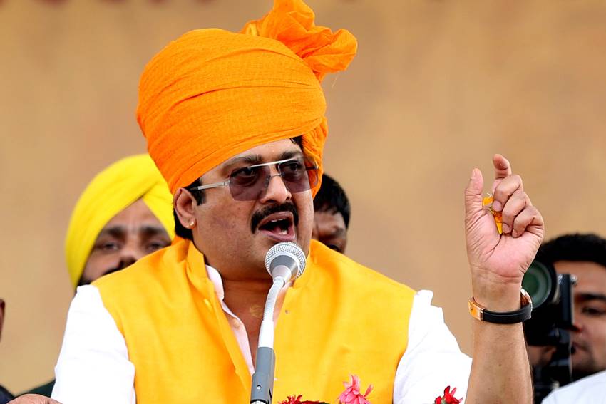 Raja Bhaiya Net Worth: करोड़ों का सोना और घर में हैं 6 बंदूकें, राजा ...