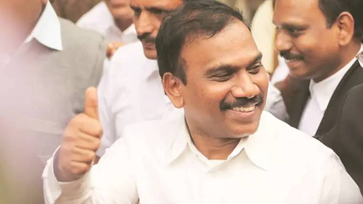 विवादित बयान, पार्टी के लिए कई बार पैदा कर चुके हैं संकट... इन वजहों से ...