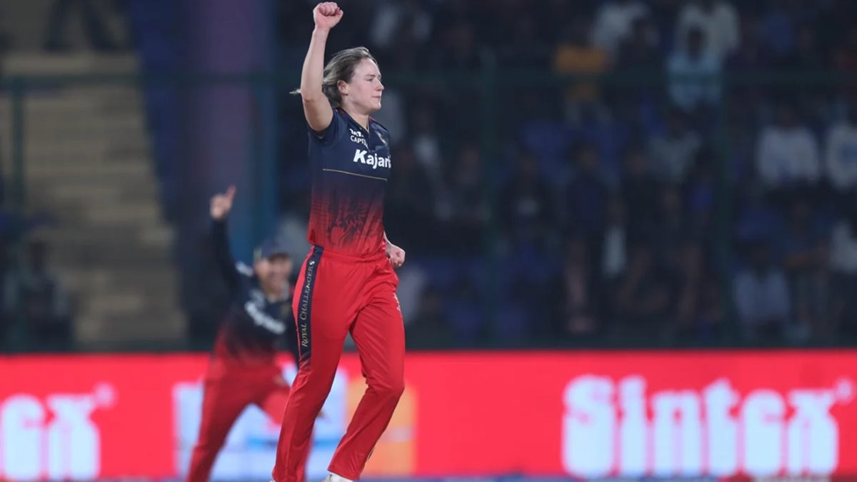 WPL 2024 RCB Ellyse Perry first player take six wickets in tournament ...