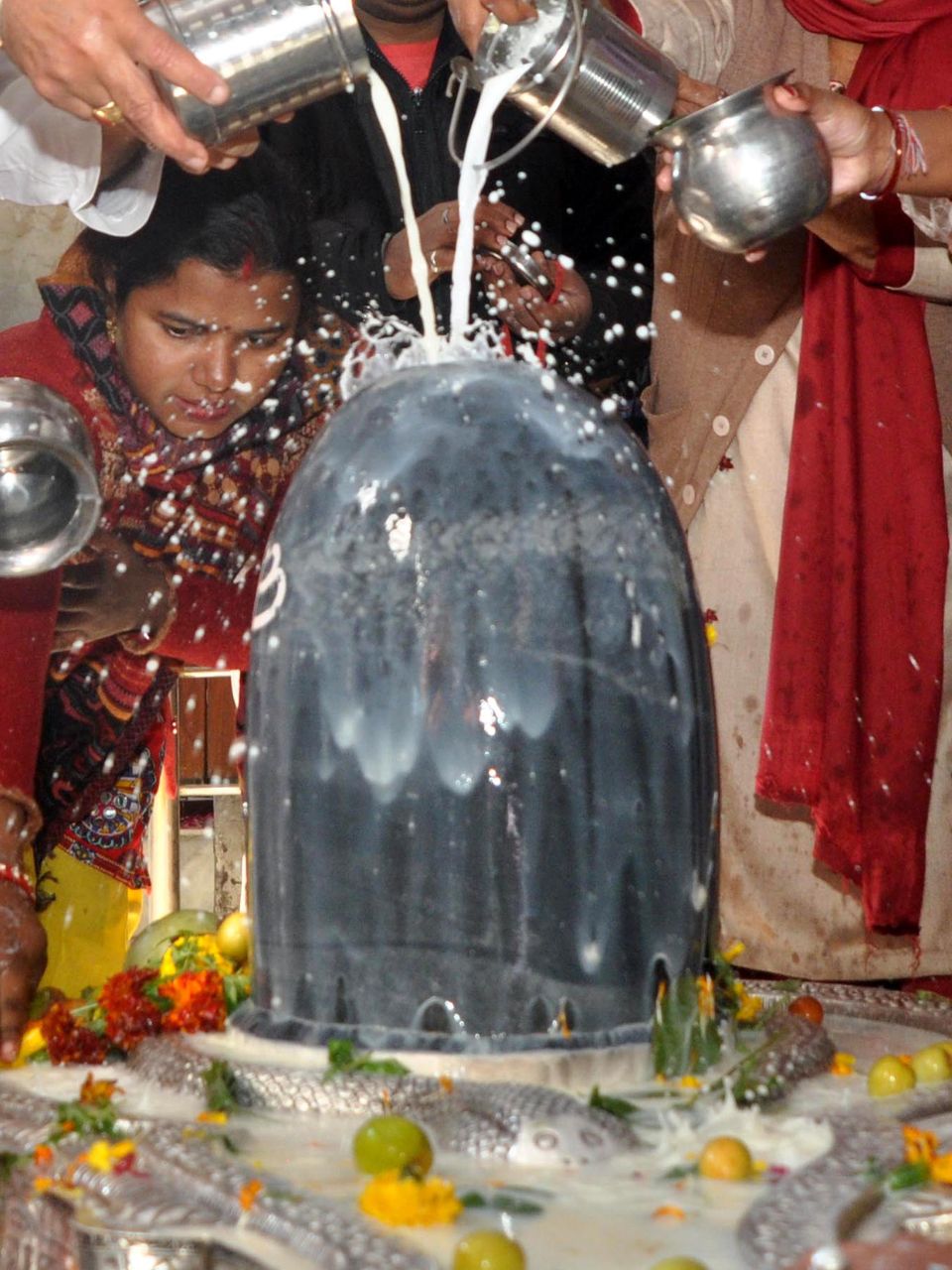 Mahashivratri 2024 Shivling puja These 7 things should be offered to ...