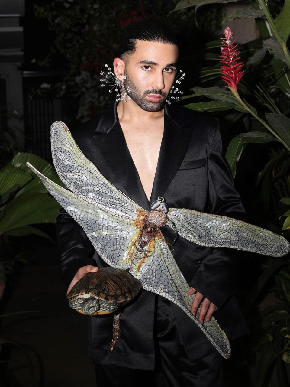 Orry new look as dragon fly see photos- ड्रैगन फ्लाई लुक में नजर आए ओरी