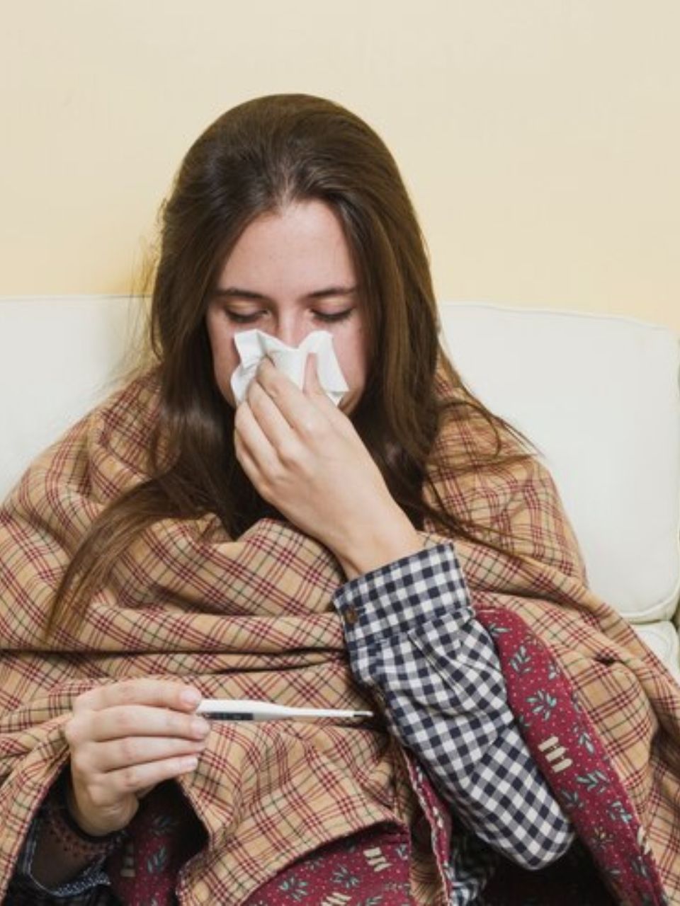 What is a diffrent of typhoid and normal fever know the symptoms of ...