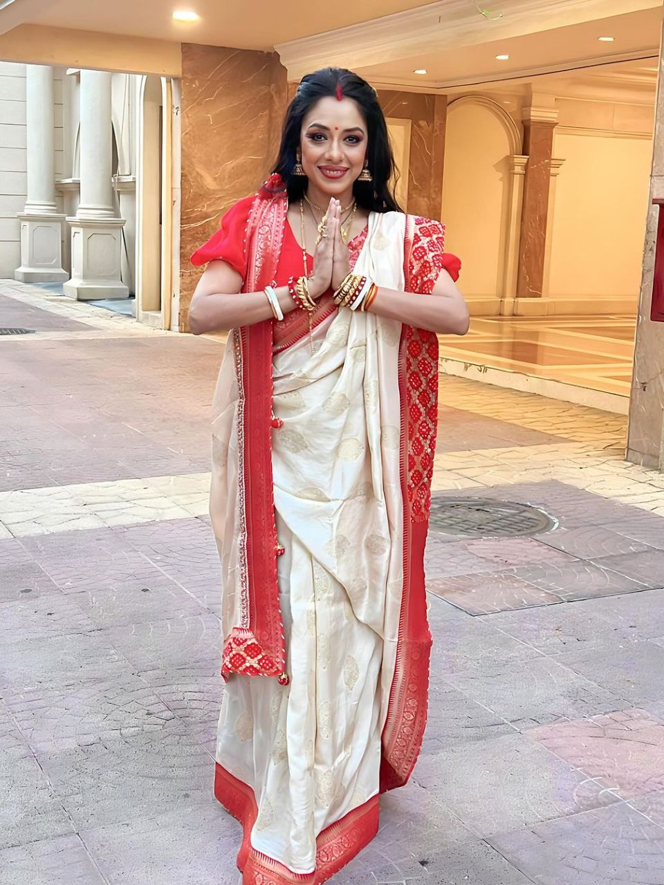 Rupali Ganguly Birthday: Luxurious house to Cars, know how much ...